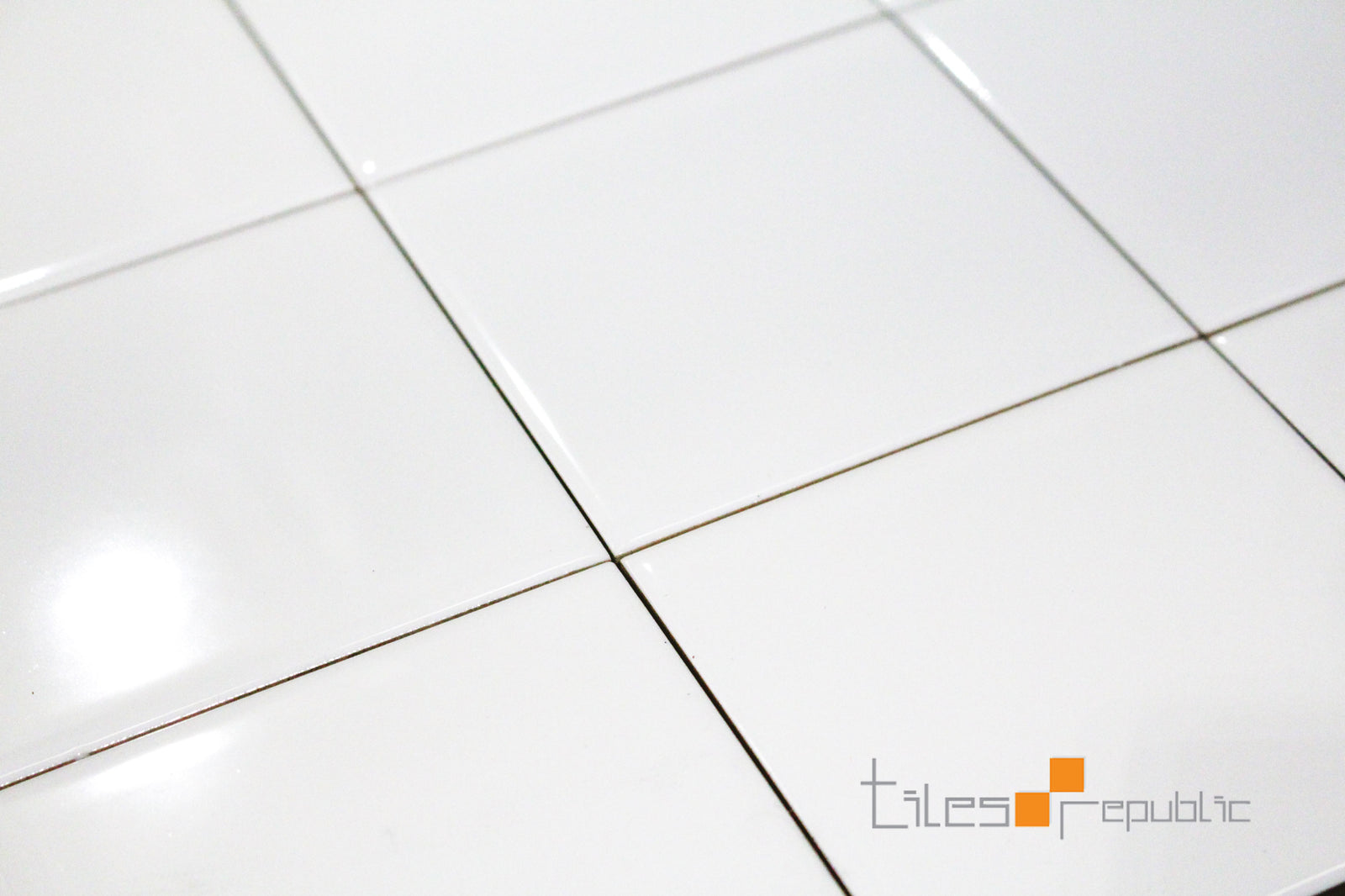 White Gloss 100x100 Wall